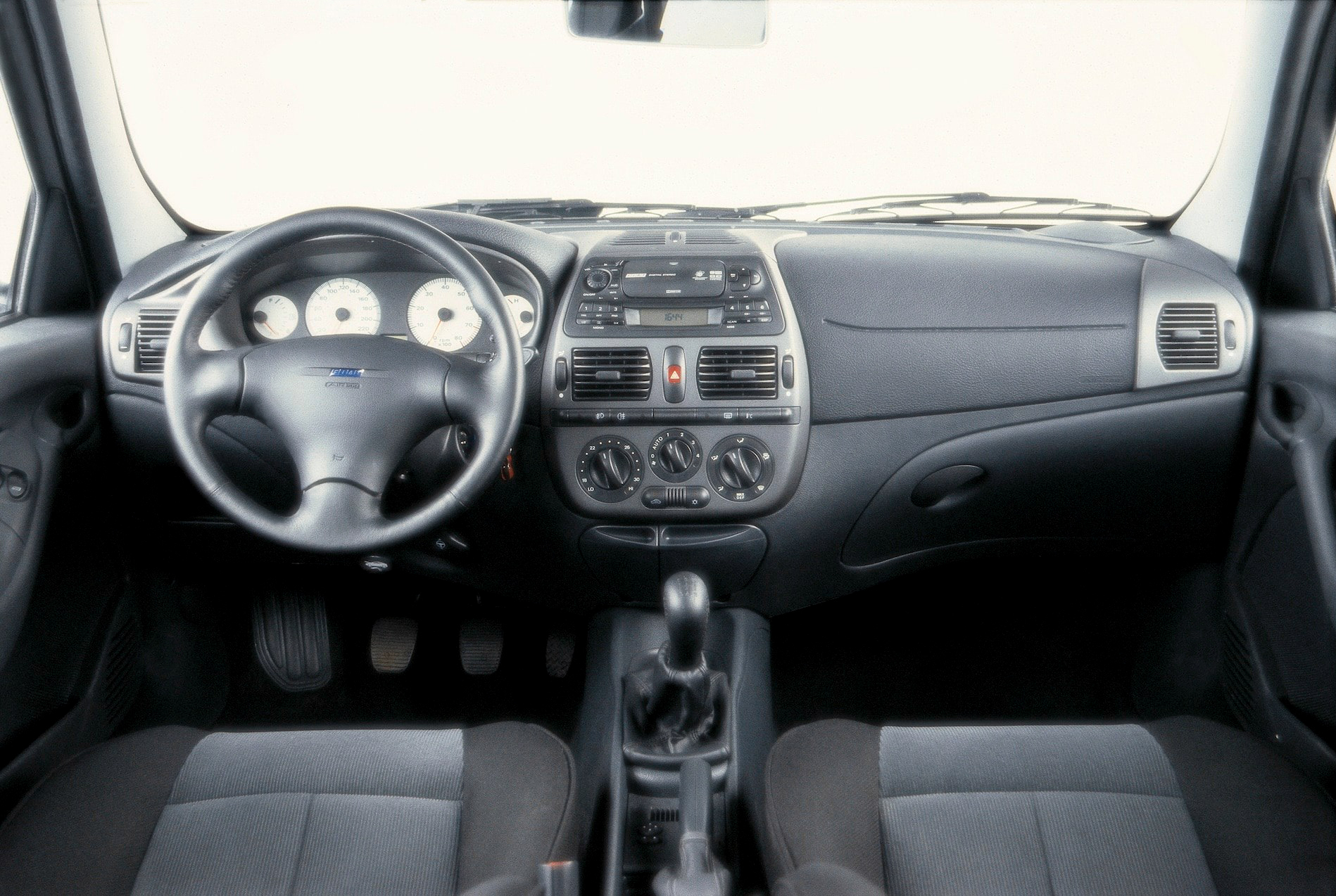 Des youngtimers sportives et sympas : Fiat Bravo HGT ou Renault Mégane ...