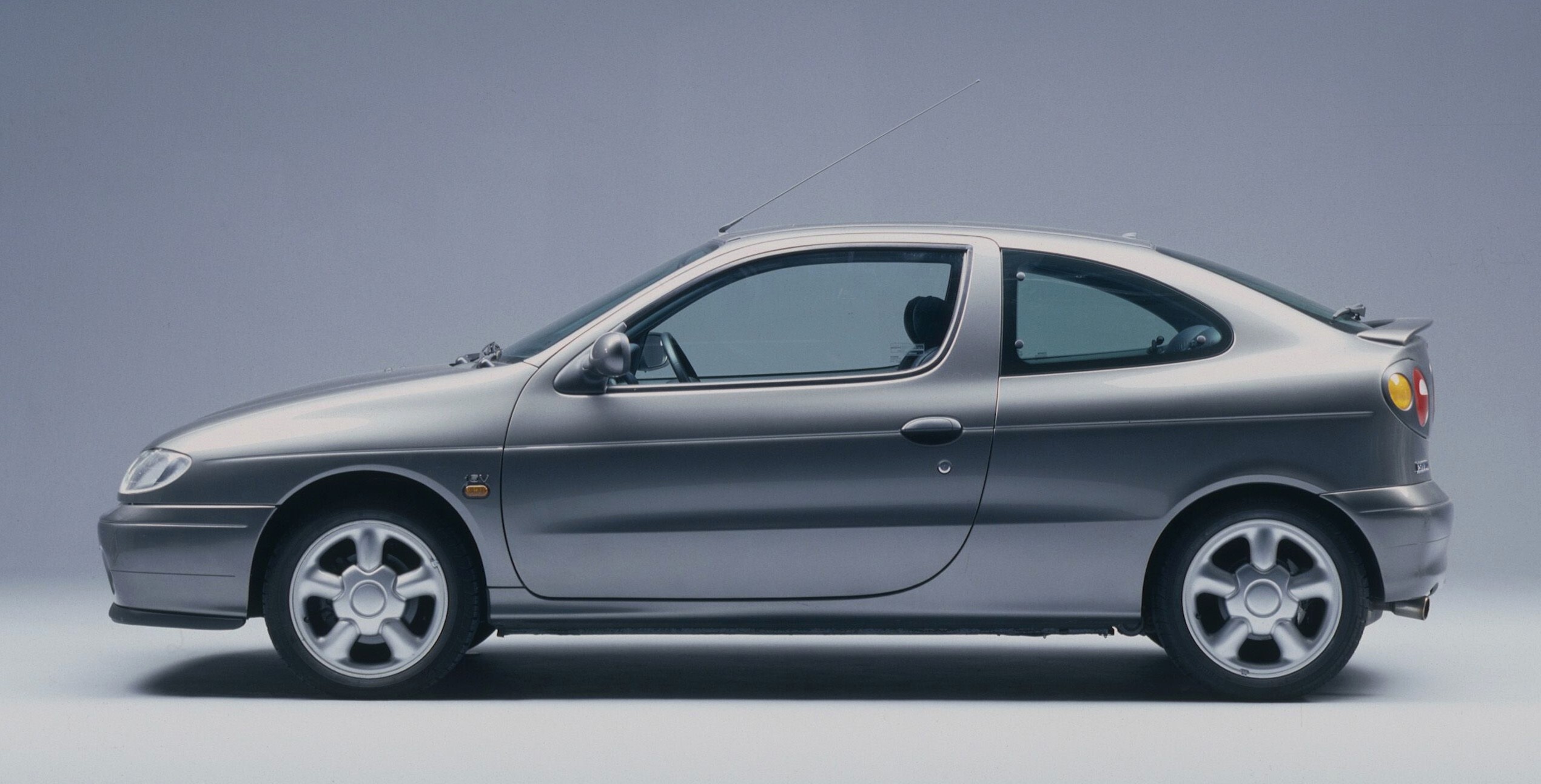 Des youngtimers sportives et sympas : Fiat Bravo HGT ou Renault Mégane ...