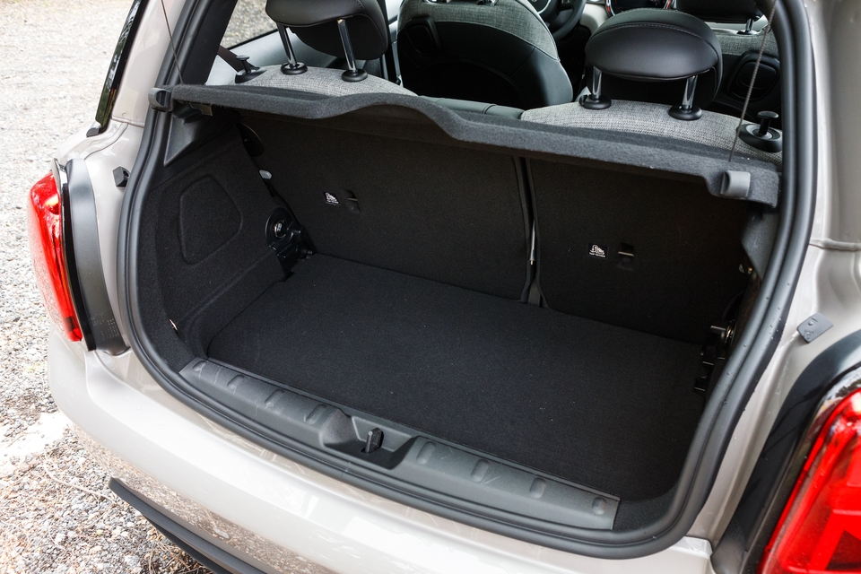 Mini Cooper SE : le futur de Mini - Salon Caradisiac Electrique/hybride ...