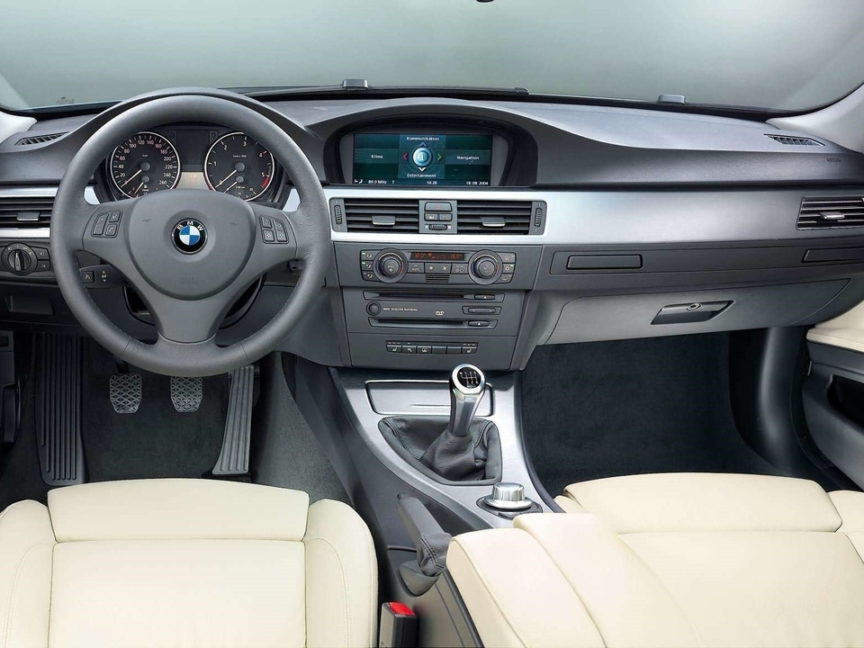 Avant/après : tout savoir sur le restylage de la BMW Série 3 E90