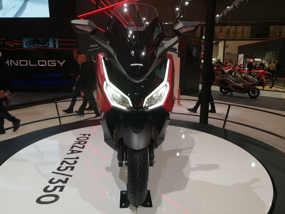 Salon De Milan 2022 : le scooter Honda Forza 125 évolue en douceur
