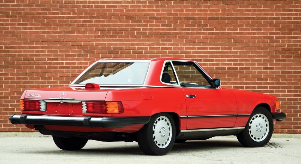 Mercedes-Benz SL R107 USA (1971 – 1989), elle a de gros parechocs, et ...