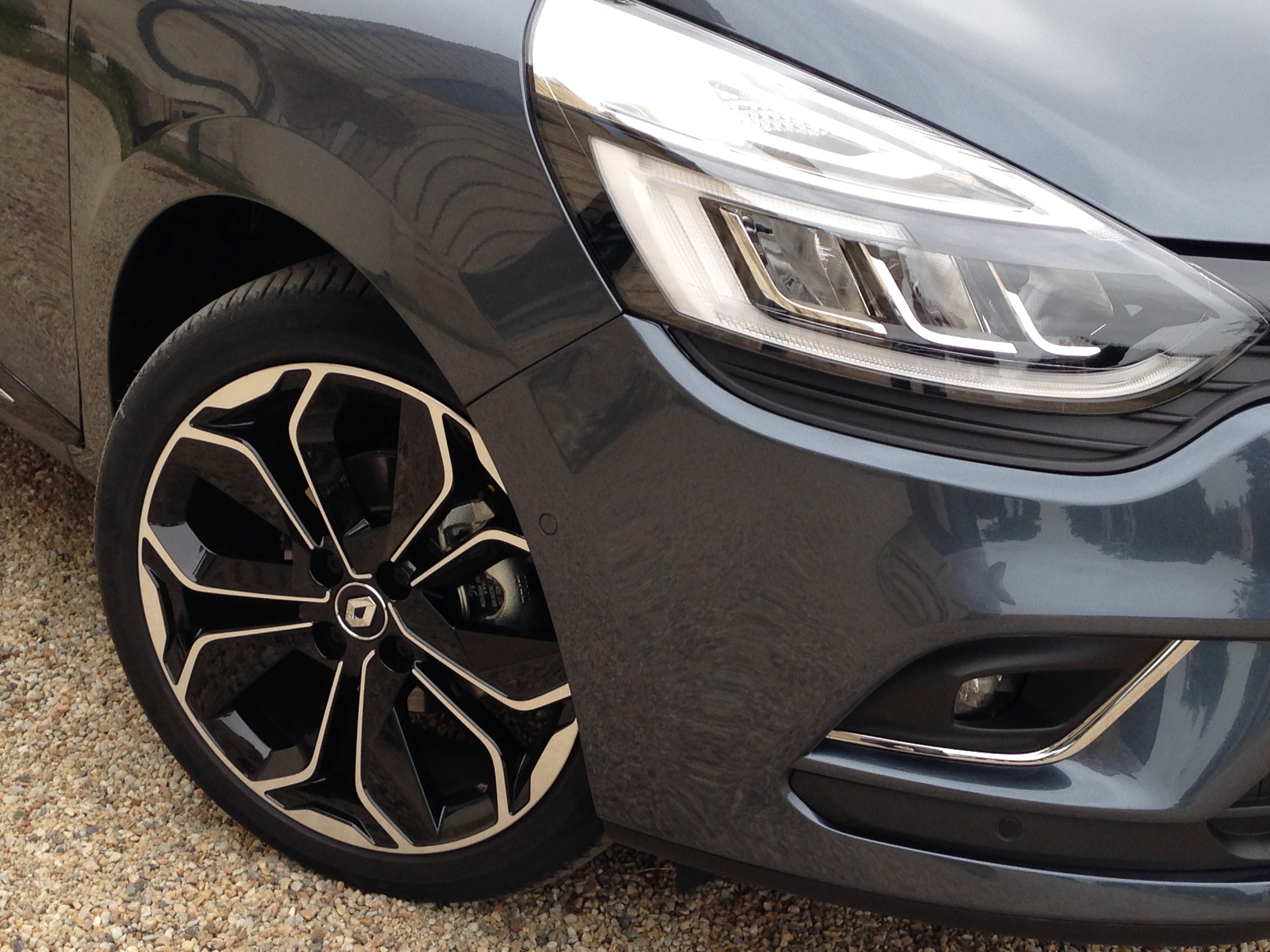 Première vidéo de la Renault Clio 4 restylée : découvrez les premières ...