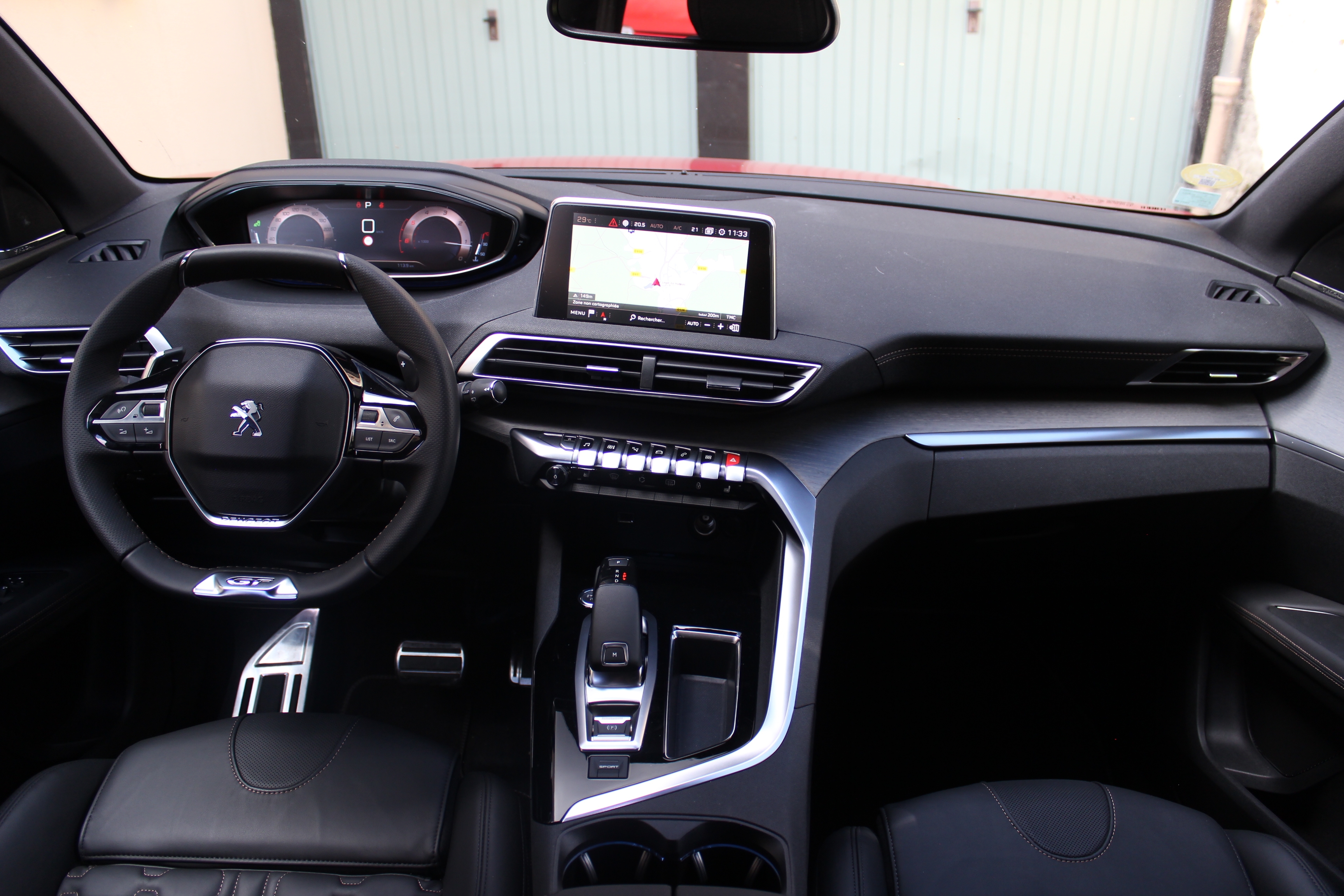 Comparatif vidéo - Citroën C5 Aircross vs Peugeot 3008 : à qui le trône?