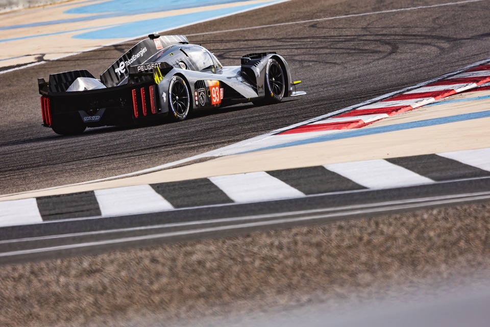 Les débuts de la Peugeot 9X8 ne donnent pas satisfaction