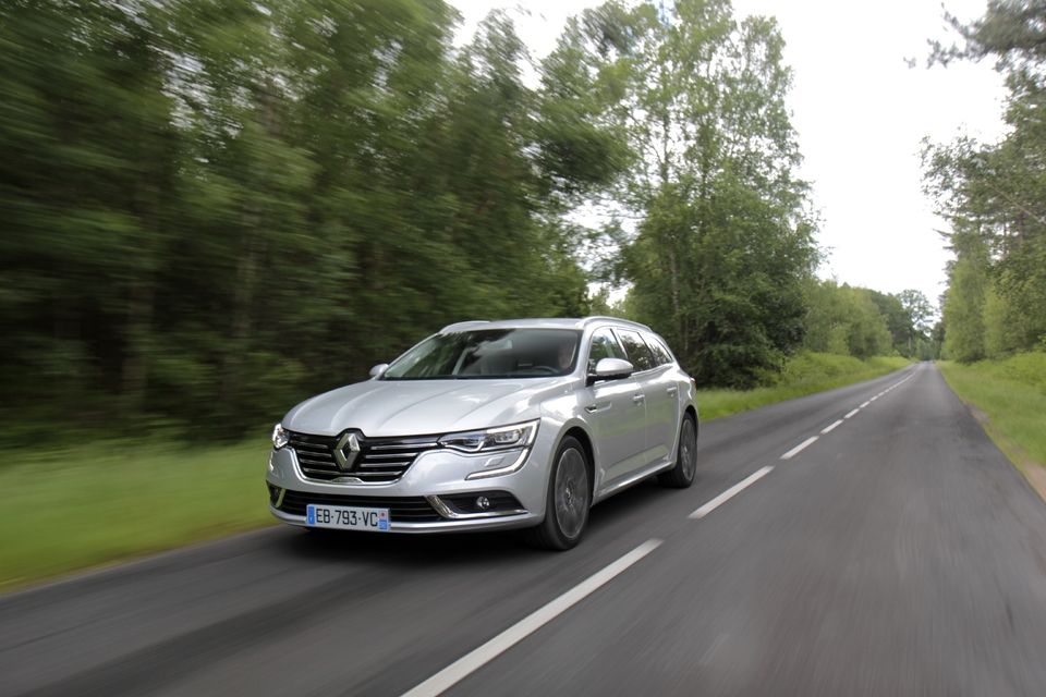 Comparatif vidéo - Renault Talisman Estate vs Volkswagen Passat SW ...
