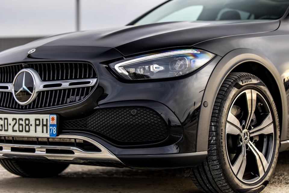 Comparatif – Mercedes C All-Terrain VS Volvo V60 Cross Country AWD ...