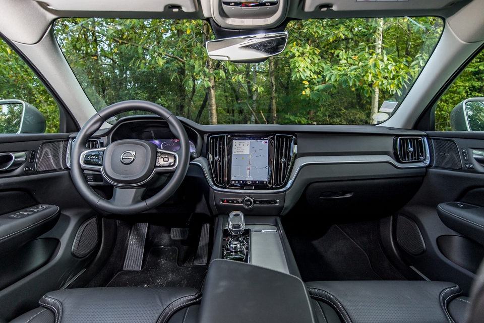 Comparatif – Mercedes C All-Terrain VS Volvo V60 Cross Country AWD ...