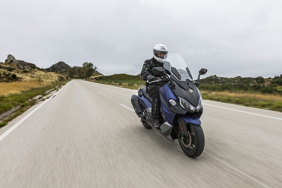 Essai - SYM Maxsym TL 500 : Le scooter option moto - Page 2