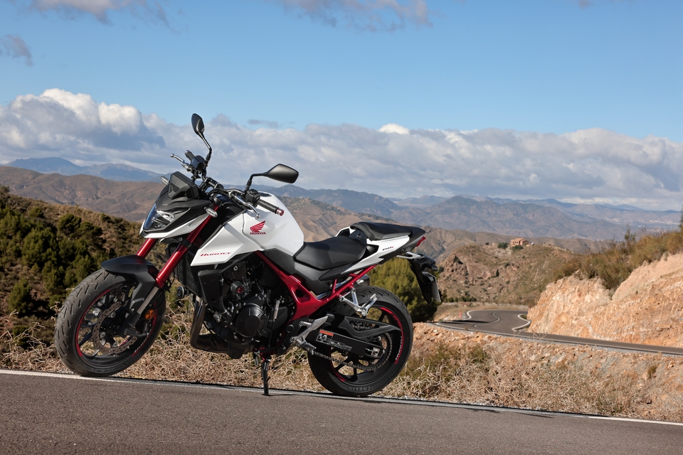 Essai - Honda CB750 Hornet (2023) : qui s'y frotte, s'y pique