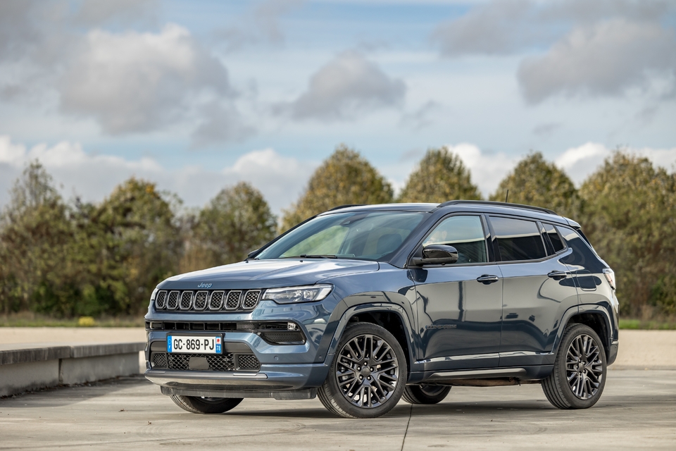 Comparatif vidéo – Jeep Compass 4xe VS Volkswagen Tiguan eHybrid : deux ...