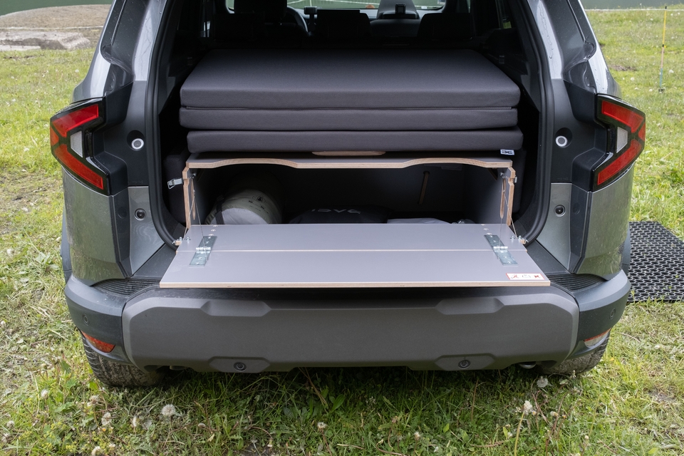 Avec le Pack Sleep, on peut désormais dormir dans son Dacia Duster, la ...