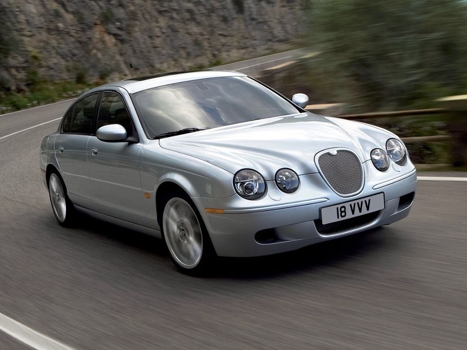 Jaguar S-Type R (2002-2007) : entre tradition et férocité, dès 10 000