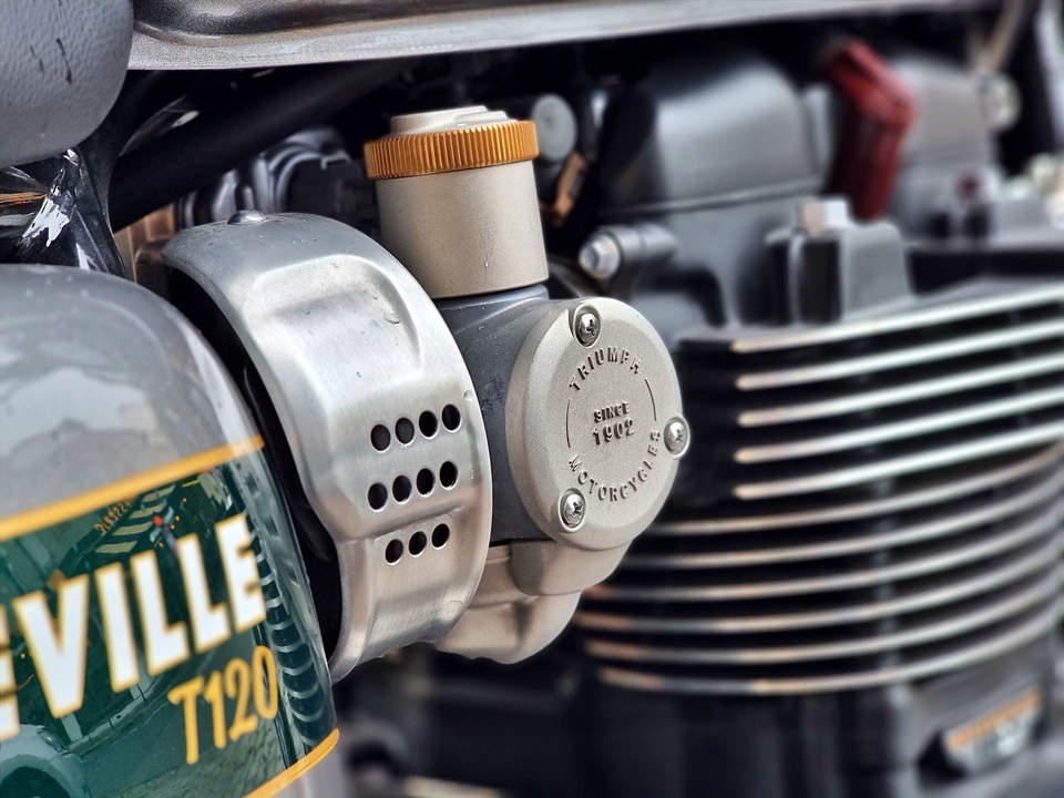 Comparatif - Triumph Bonneville T120 Vs Brixton Cromwell 1200 : enquête ...