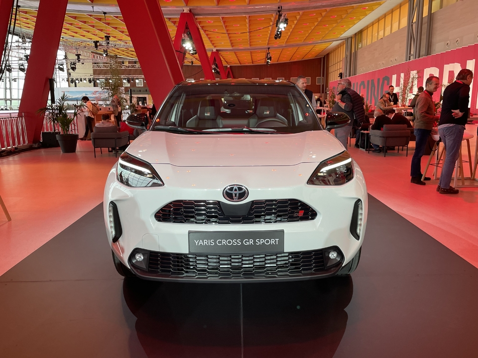Stilvolle Toyota Yaris 2022 Bildernull