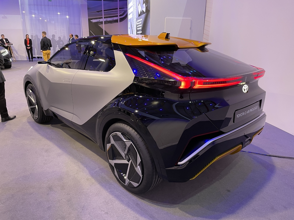 Présentation - Toyota CH-R Prologue (2023) : encore plus branché