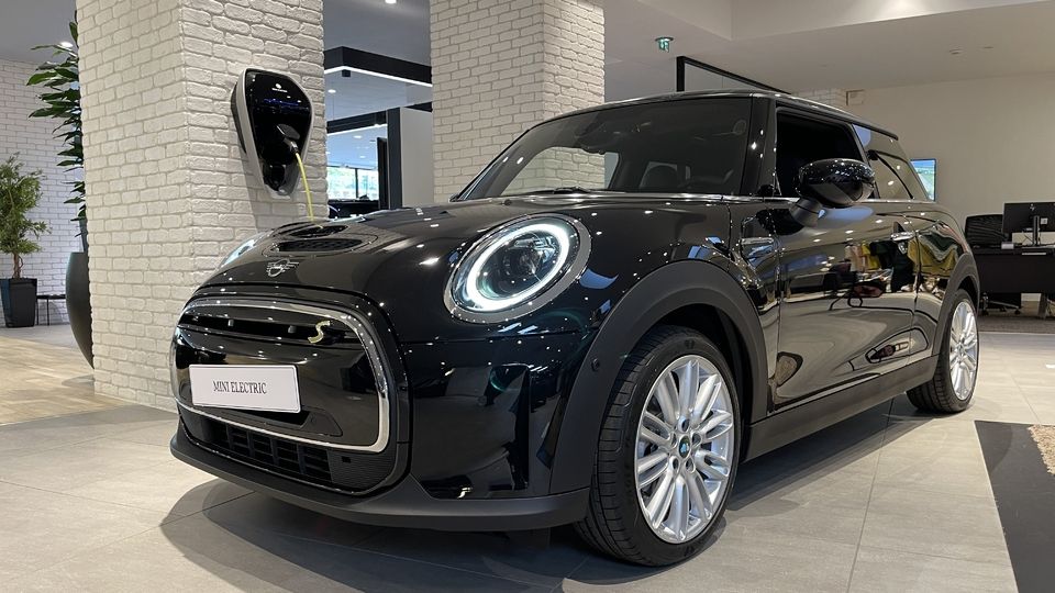 Mini restylée Mosaert Edition : à la mode de Stromae (Vidéo)