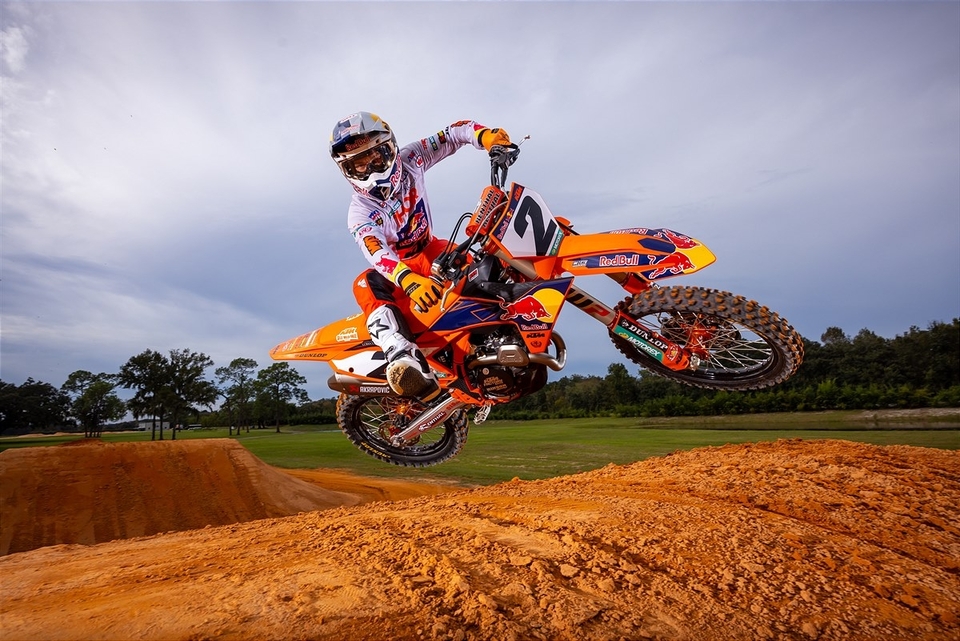 KTM 450 SX-F Factory 2023 : rendez-vous en janvier pour la bombe orange