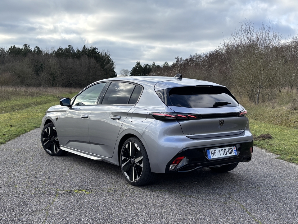 Essai Peugeot 308 Hybride 195 ch : 85 km sans essence, mais à quel prix