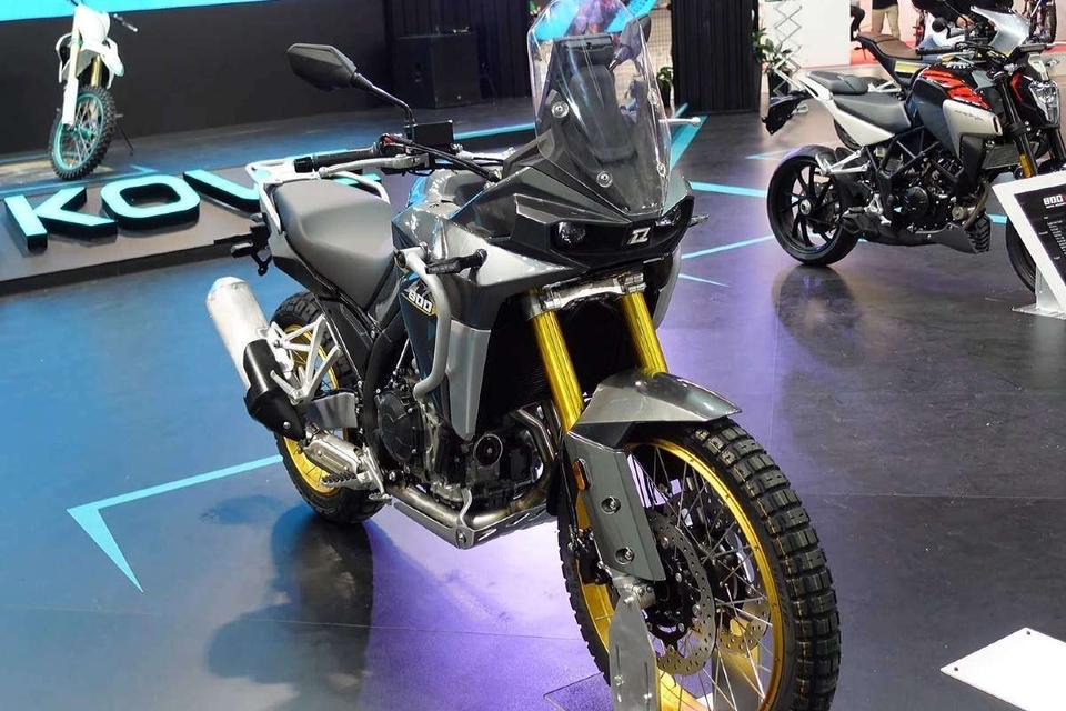 Kove 800X Super Adventure : le trail premium chinois bientôt en Europe