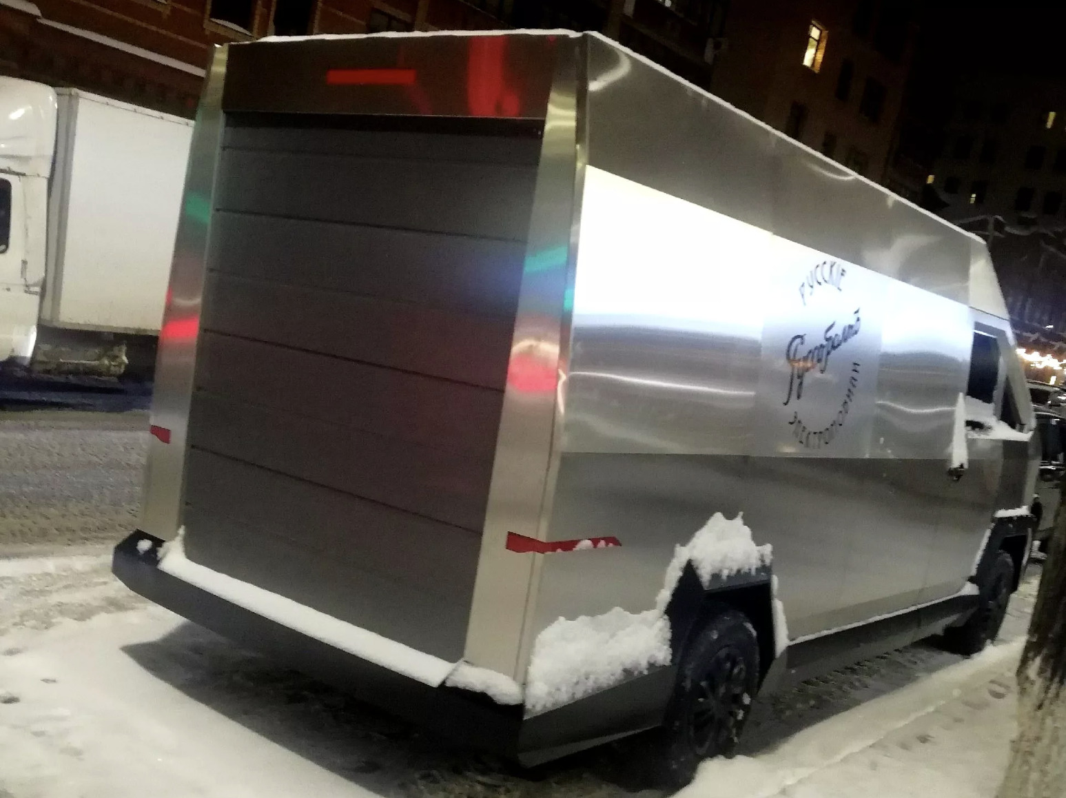 Le Cybervan n’existe pas, alors ce fan Tesla roule avec sa vision très ...