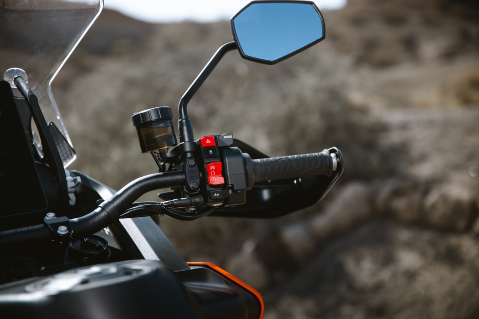 La KTM 1390 Super Adventure S Evo est une baroudeuse, qui a coché l ...