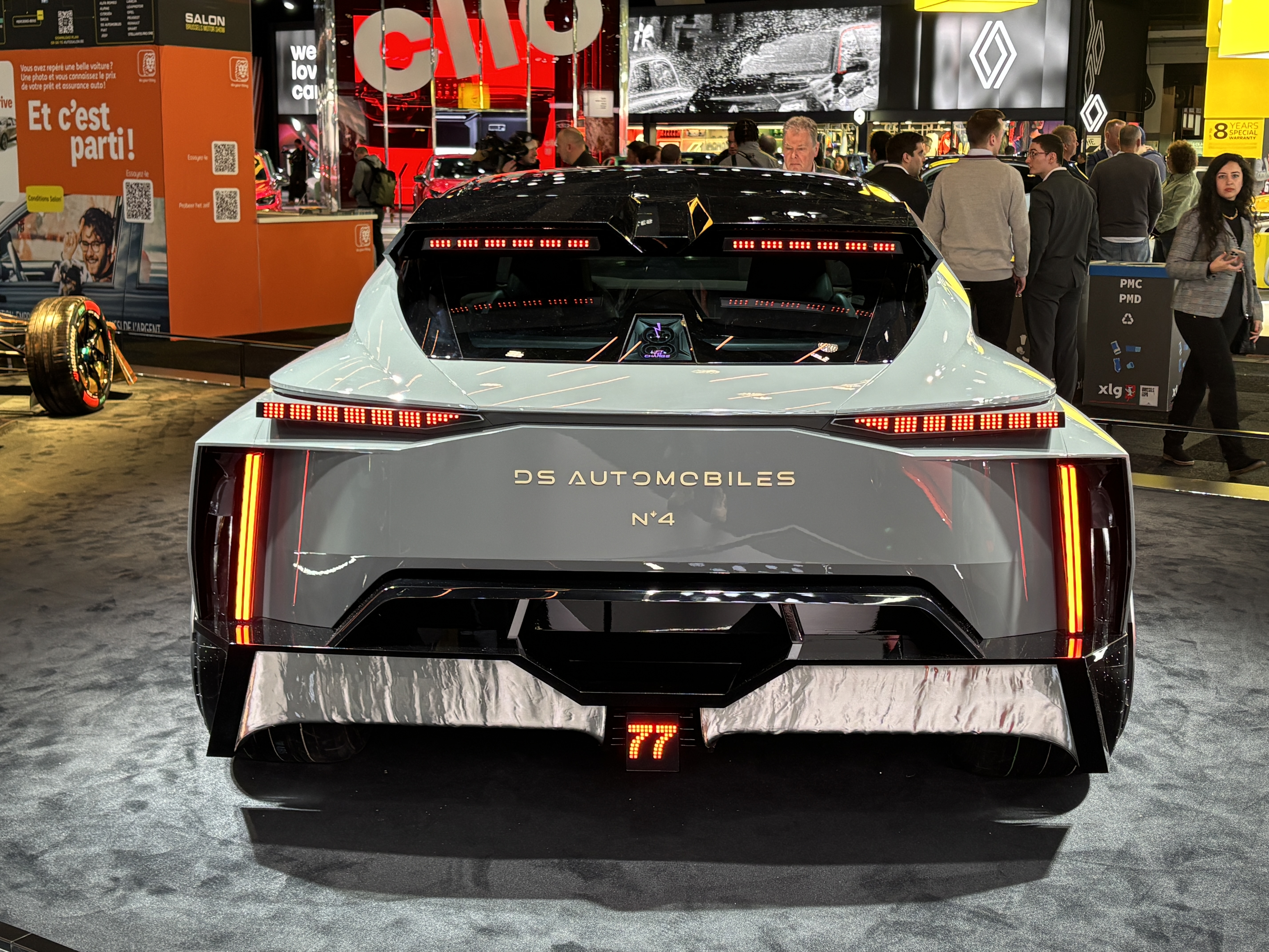 Quelle est cette drôle de DS n°4 dévoilée au salon de Bruxelles