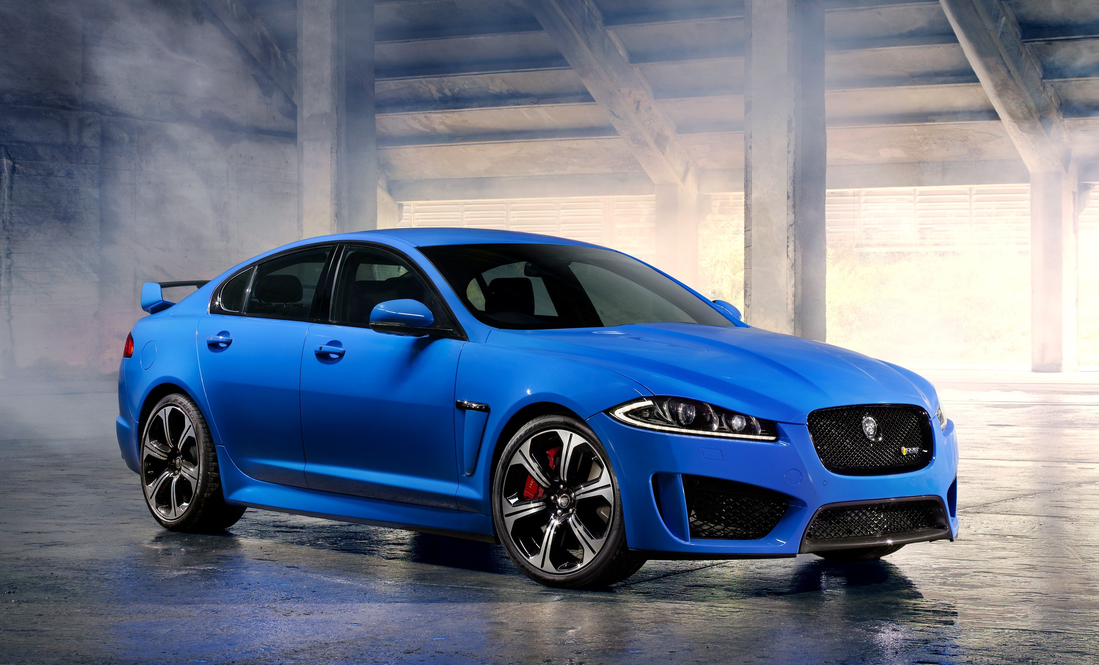 Entre surpuissance et élégance, la Jaguar XFR est une super affaire
