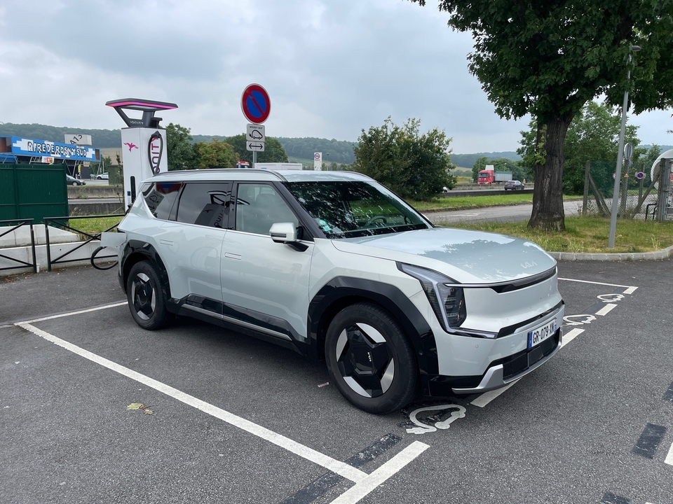 Le Kia EV9 de base est étonnant