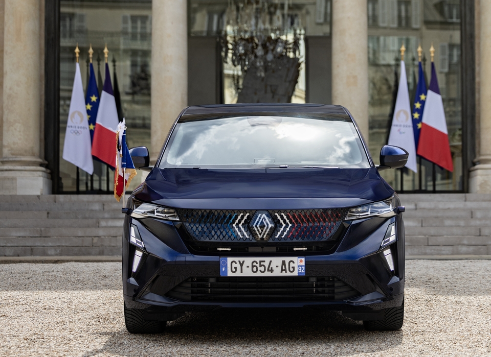 Le nouveau Renault Rafale du président Macron est-il mieux que son DS 7