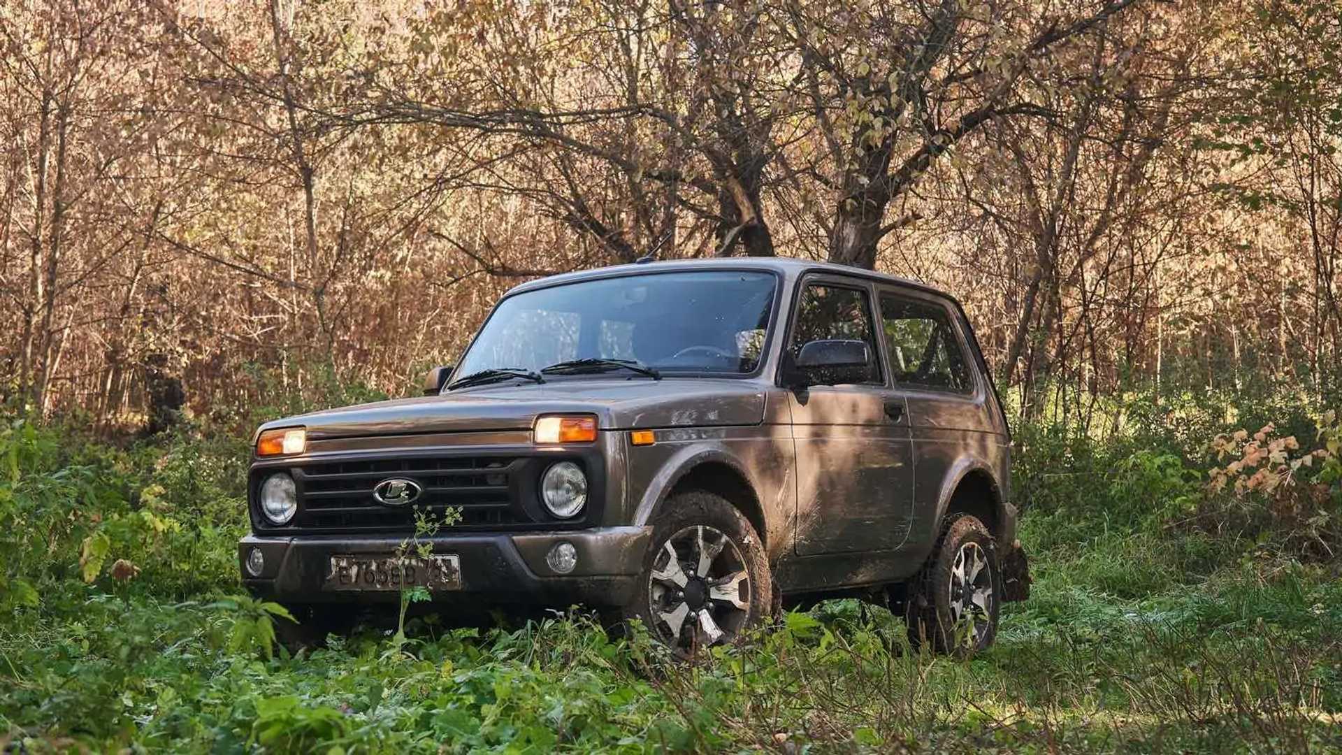 Gêné par la guerre en Ukraine, l'immortel Lada Niva s'améliore (à peine ...