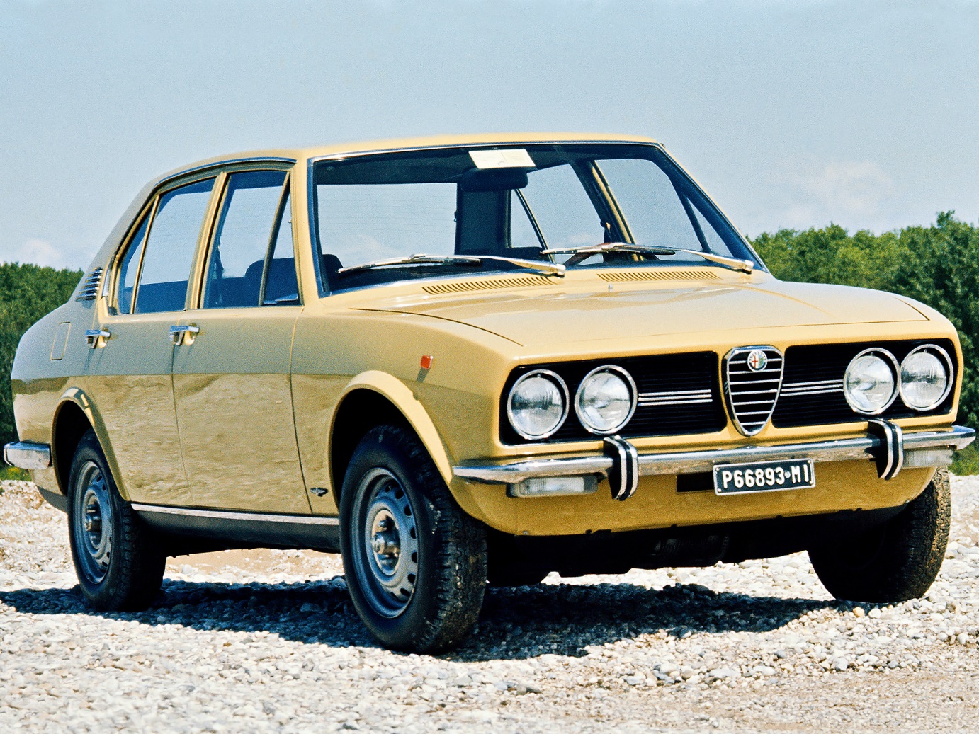 Alfa Romeo Alfetta (1972-1984) : cœur sportif et technologie avancée ...