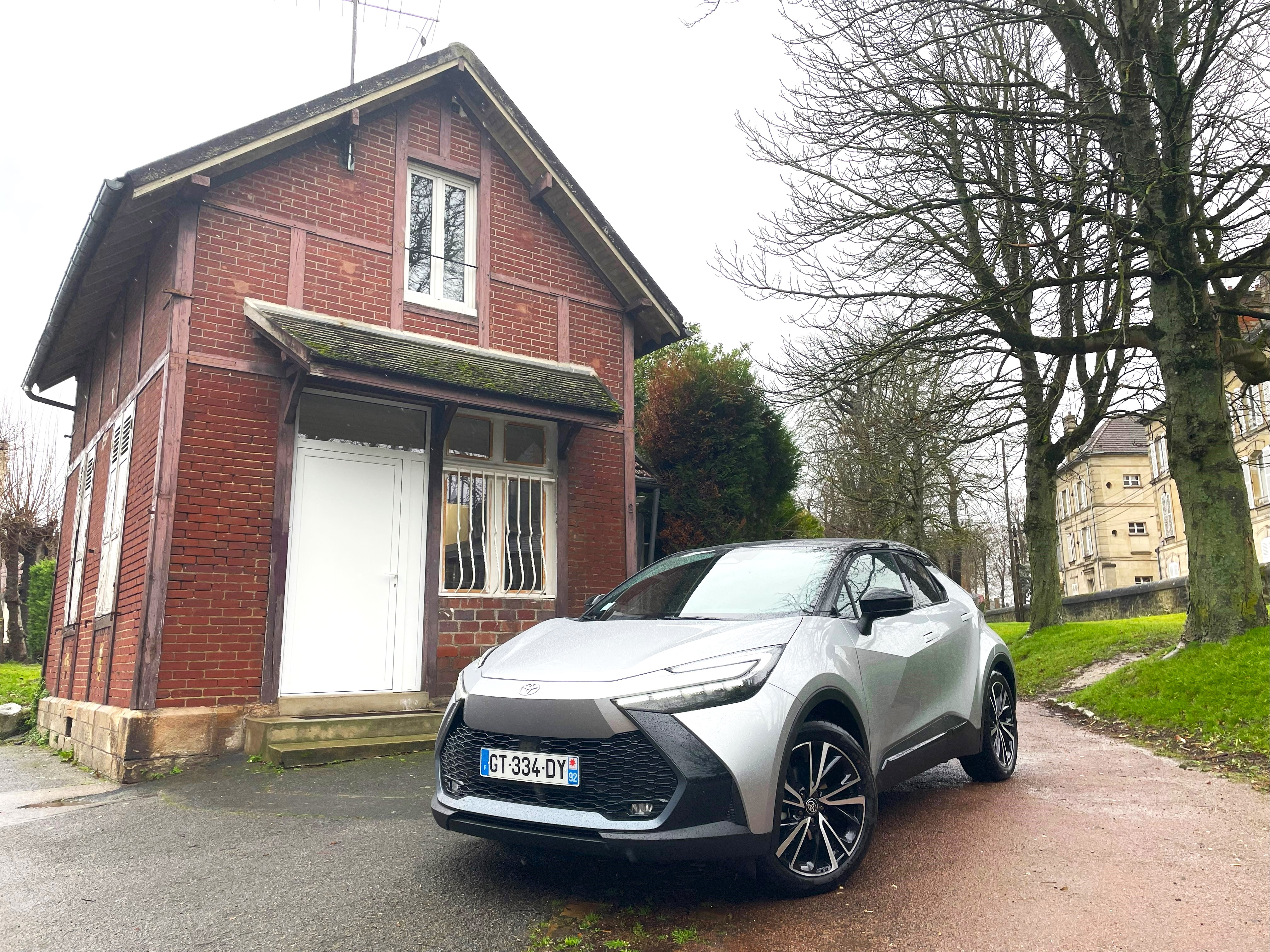 Essai - Toyota C-HR Hybride 200 2WD (2024) : sport économique