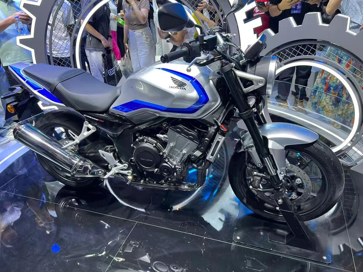 La nouvelle Honda CB500 Super Four se dévoile