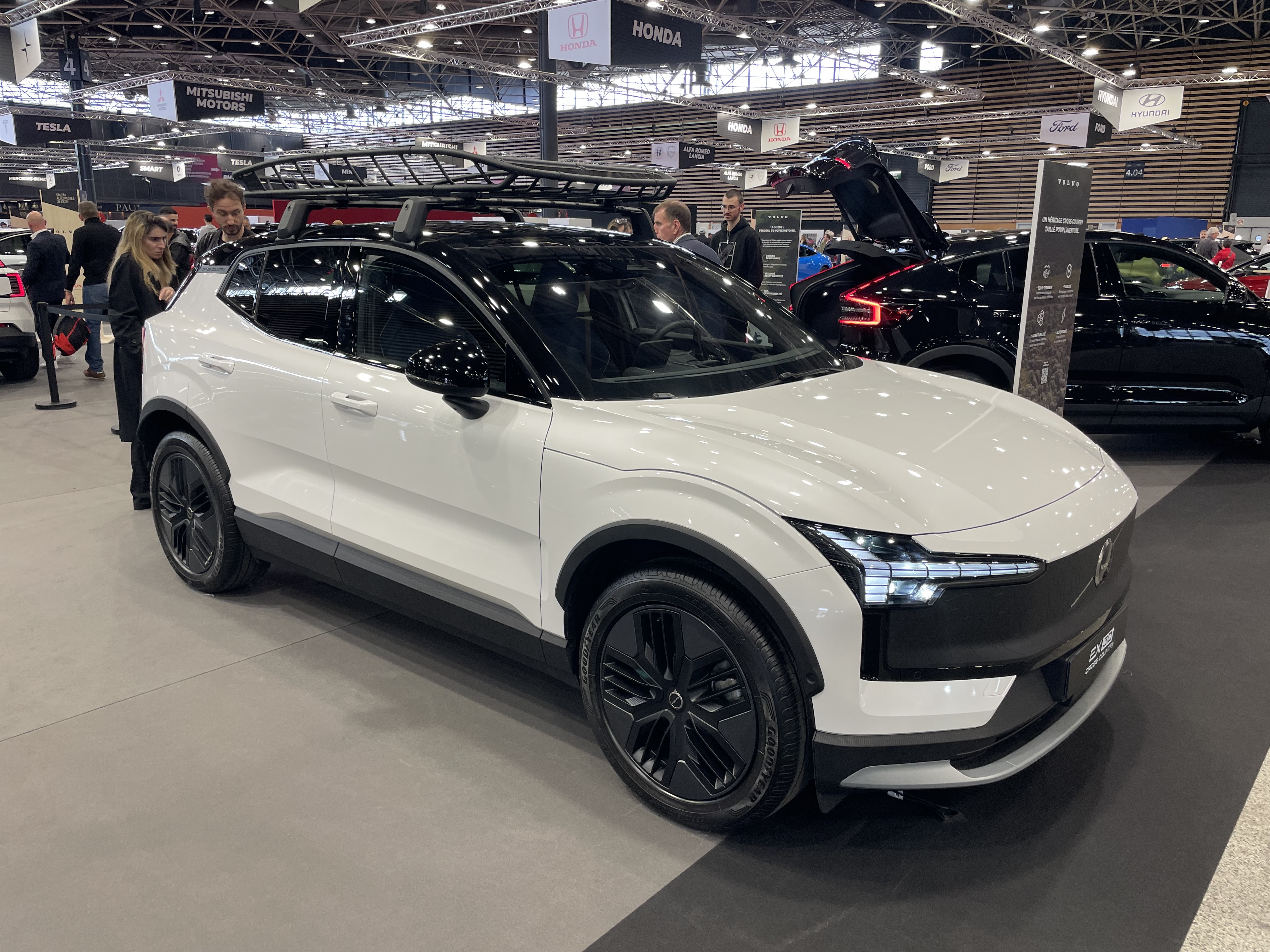 Le Volvo EX30 Cross Country est un faux rustique - En direct du salon ...