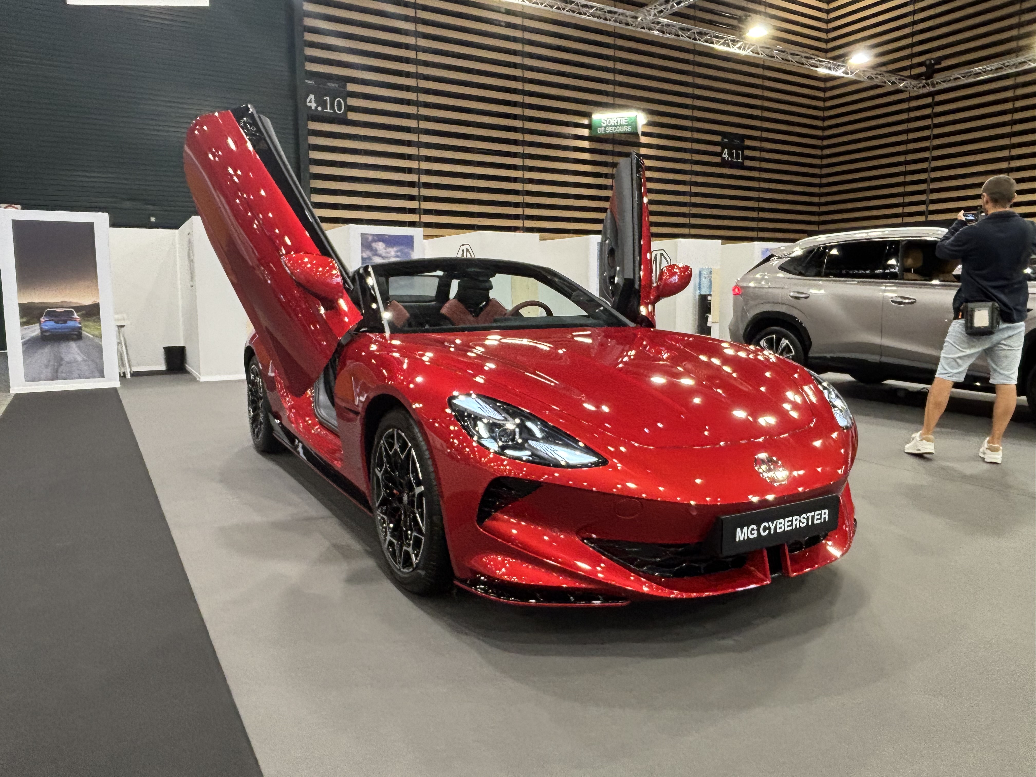 MG a sorti sa Batmobile pour le Salon de Lyon 2025