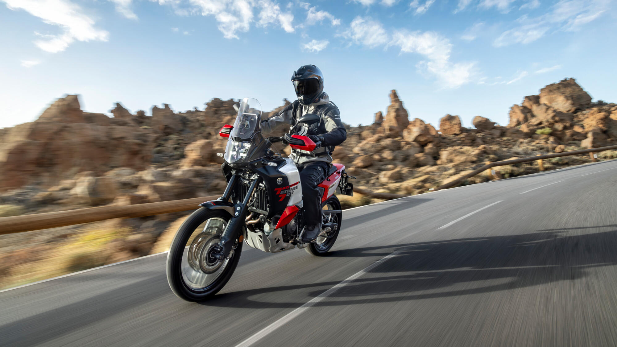 Une Yamaha Ténéré 700 World Raid encore plus technologique et équipée ...