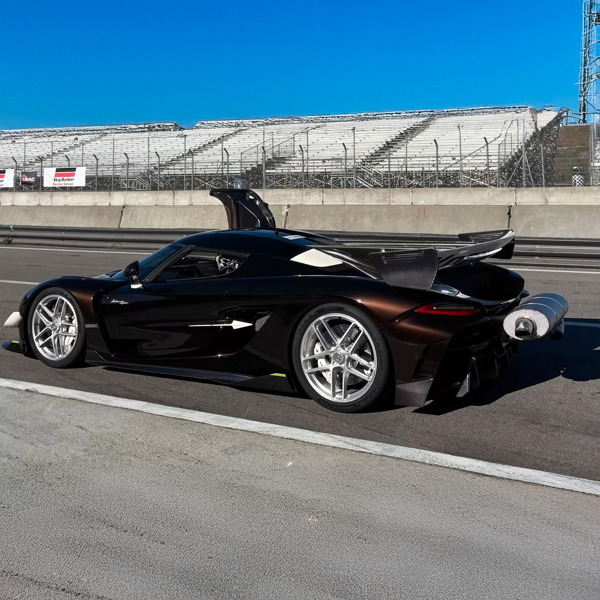 Cet échappement atroce n’a pas empêché cette Koenigsegg de battre un record