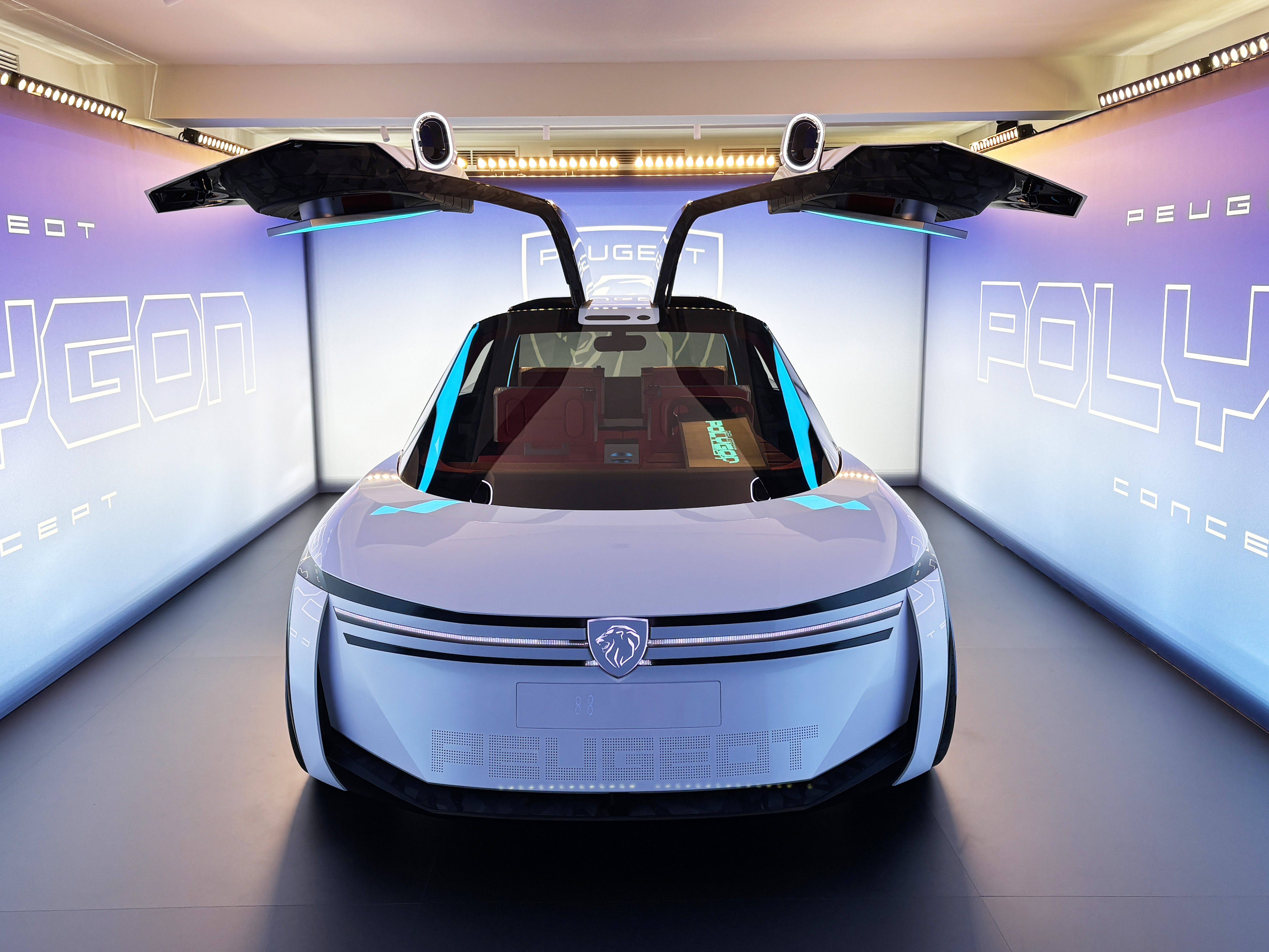 Bienvenue à bord du concept car Peugeot Polygon