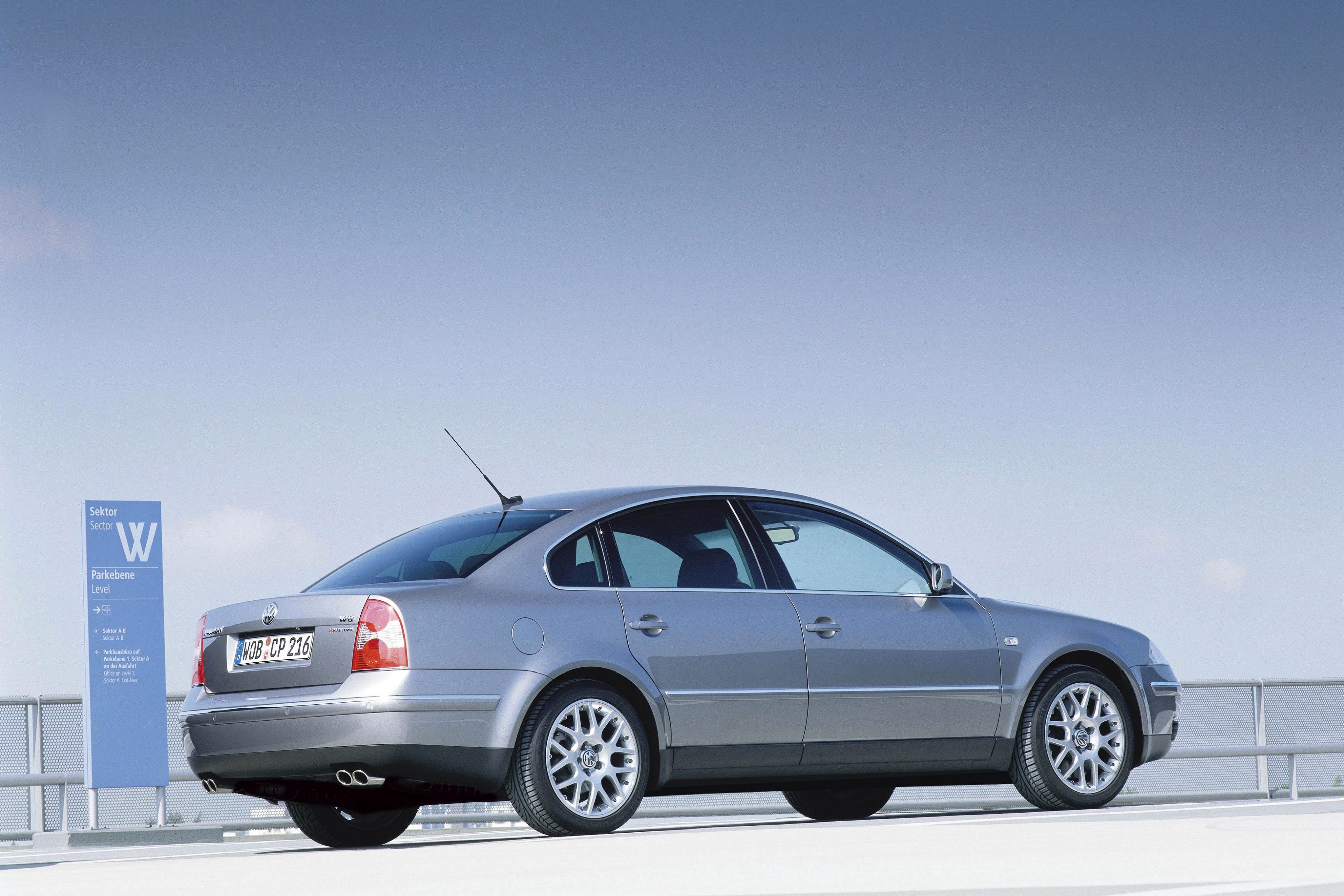 Volkwagen Passat W8 (2001-2004) : un moteur extraordinaire dans une ...