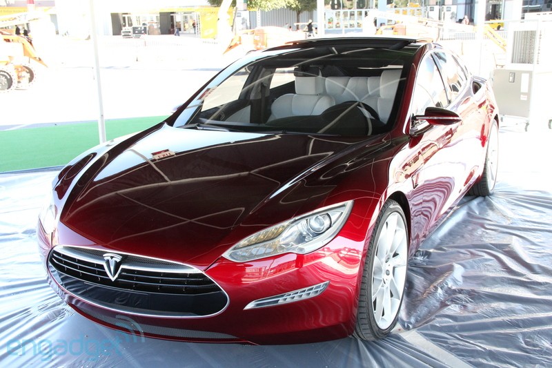 Tesla Model S : un prototype de production dévoilé au CES 2011