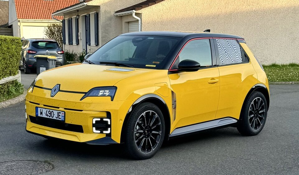 La nouvelle Renault 5 E-Tech Electric (2024) déjà dans la circulation