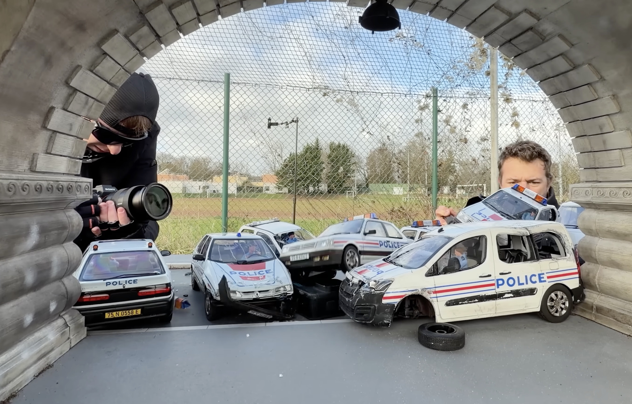 Ils reproduisent une scène de Taxi 2 avec des miniatures