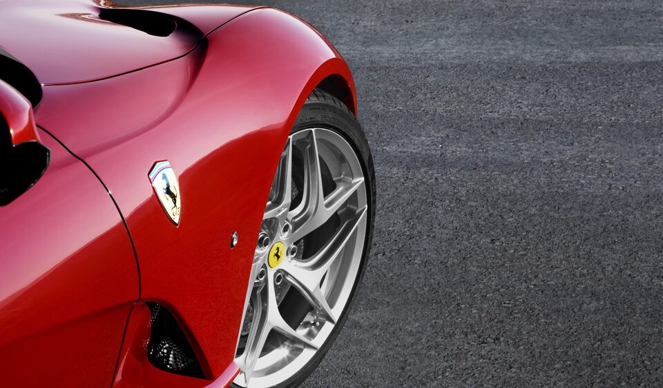 Ferrari : objectif 80 % de voitures électriques et hybrides en 2030