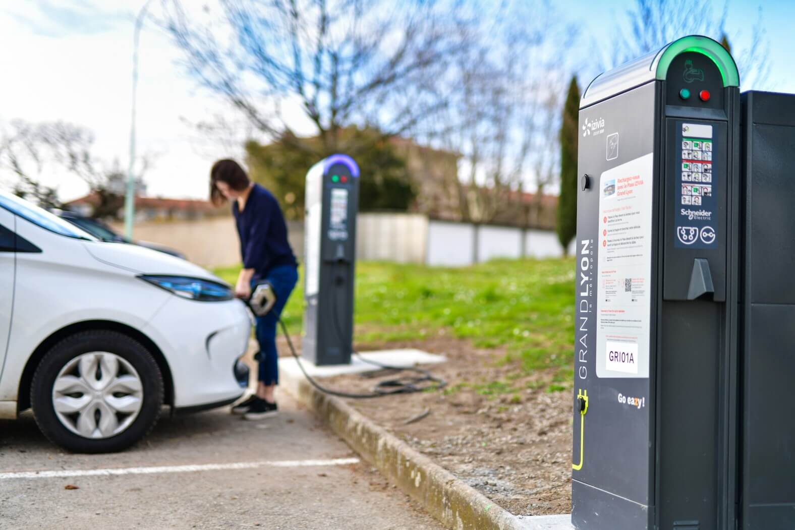Cinq cartes de recharges électriques à la loupe