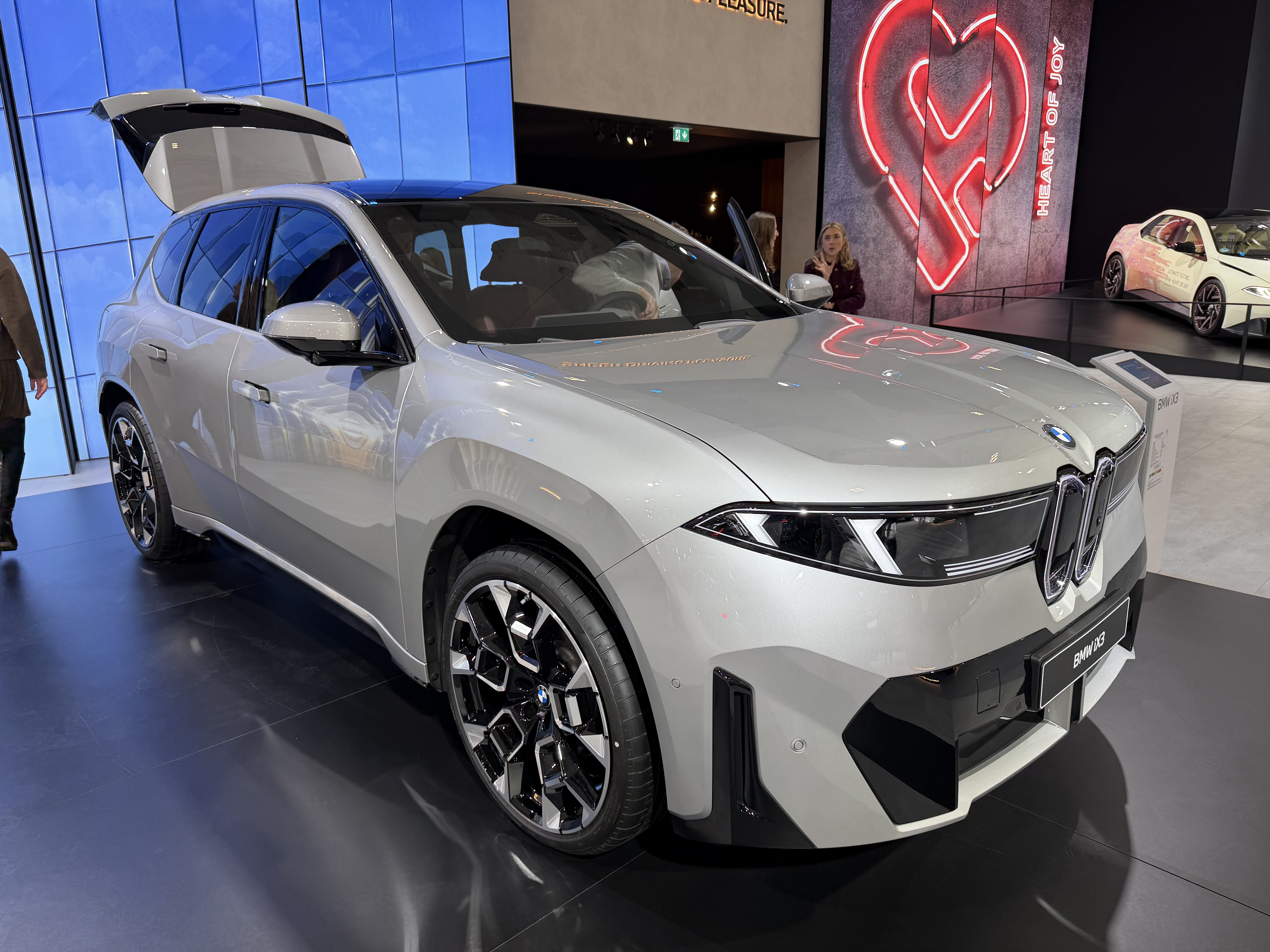 Le BMW iX3 ressemble vraiment à une bonne voiture - En direct du salon ...