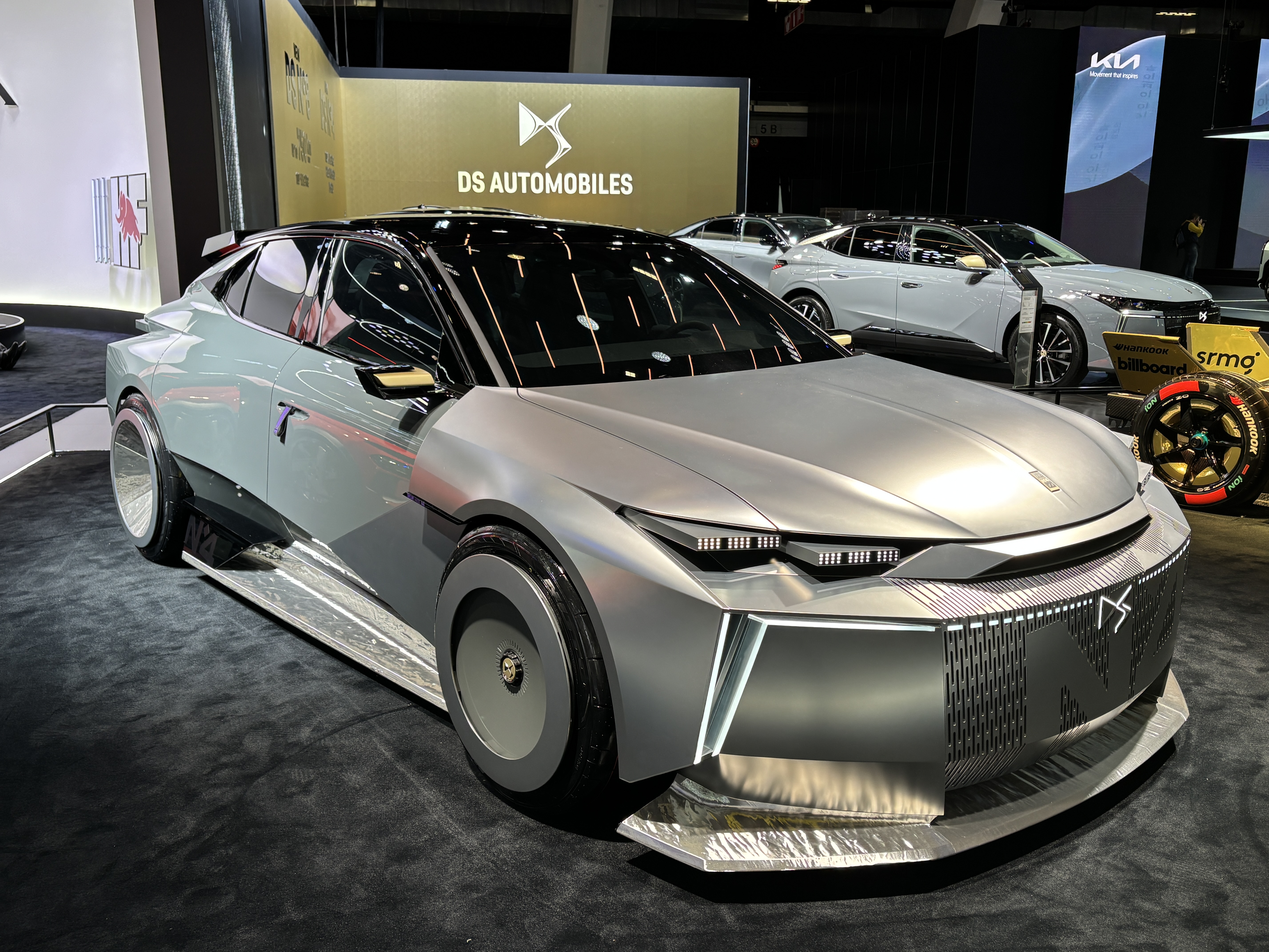 Quelle est cette drôle de DS n°4 dévoilée au salon de Bruxelles