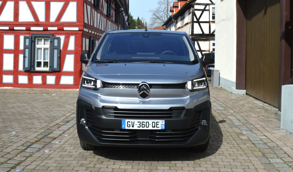 Citroën ë-Jumpy (2024) : un peu mieux et toujours aussi cher (Essai)