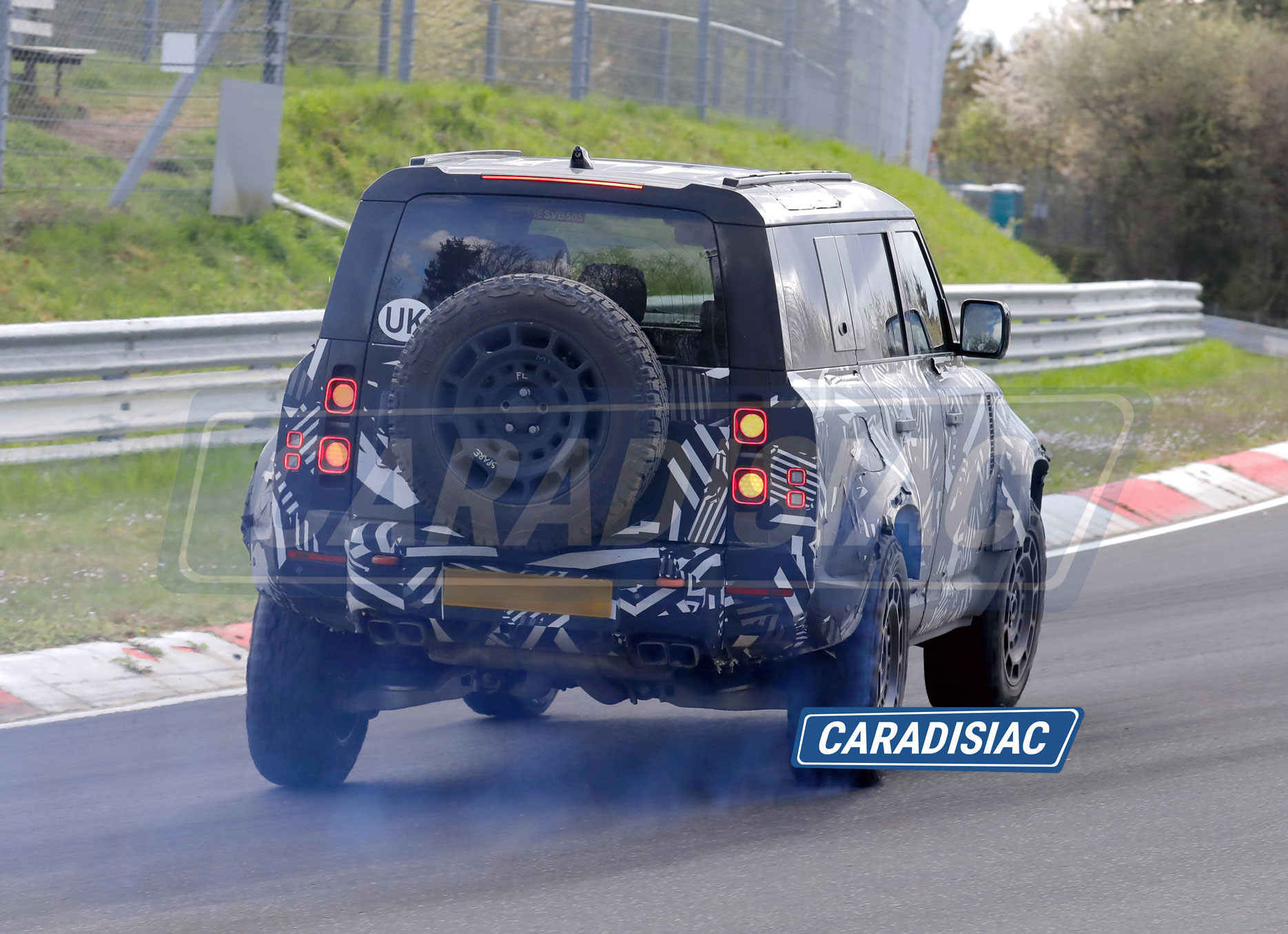 Scoop – Land Rover Defender Octa : en glisse dans l’Enfer vert