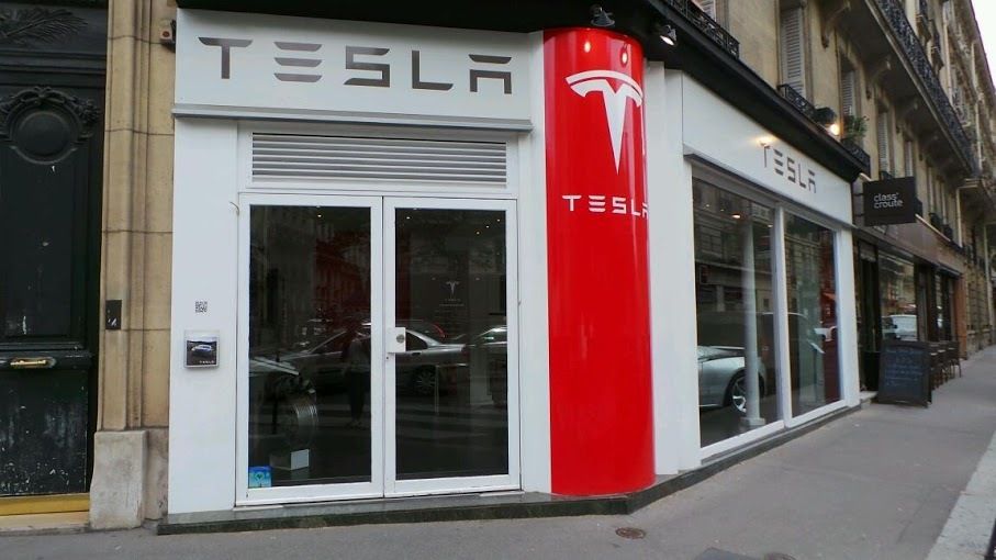 Le store Tesla de Paris va fermer ...